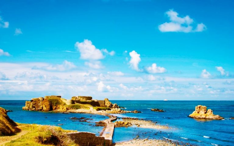 Romantic Things To Do In Guernsey For Couples - Faded Spring